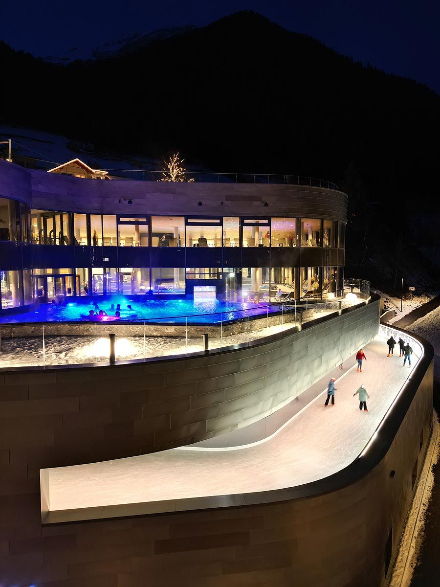 Neue Eislaufbahn rund um die Silvretta Therme in Ischgl erÃ¶ffnet